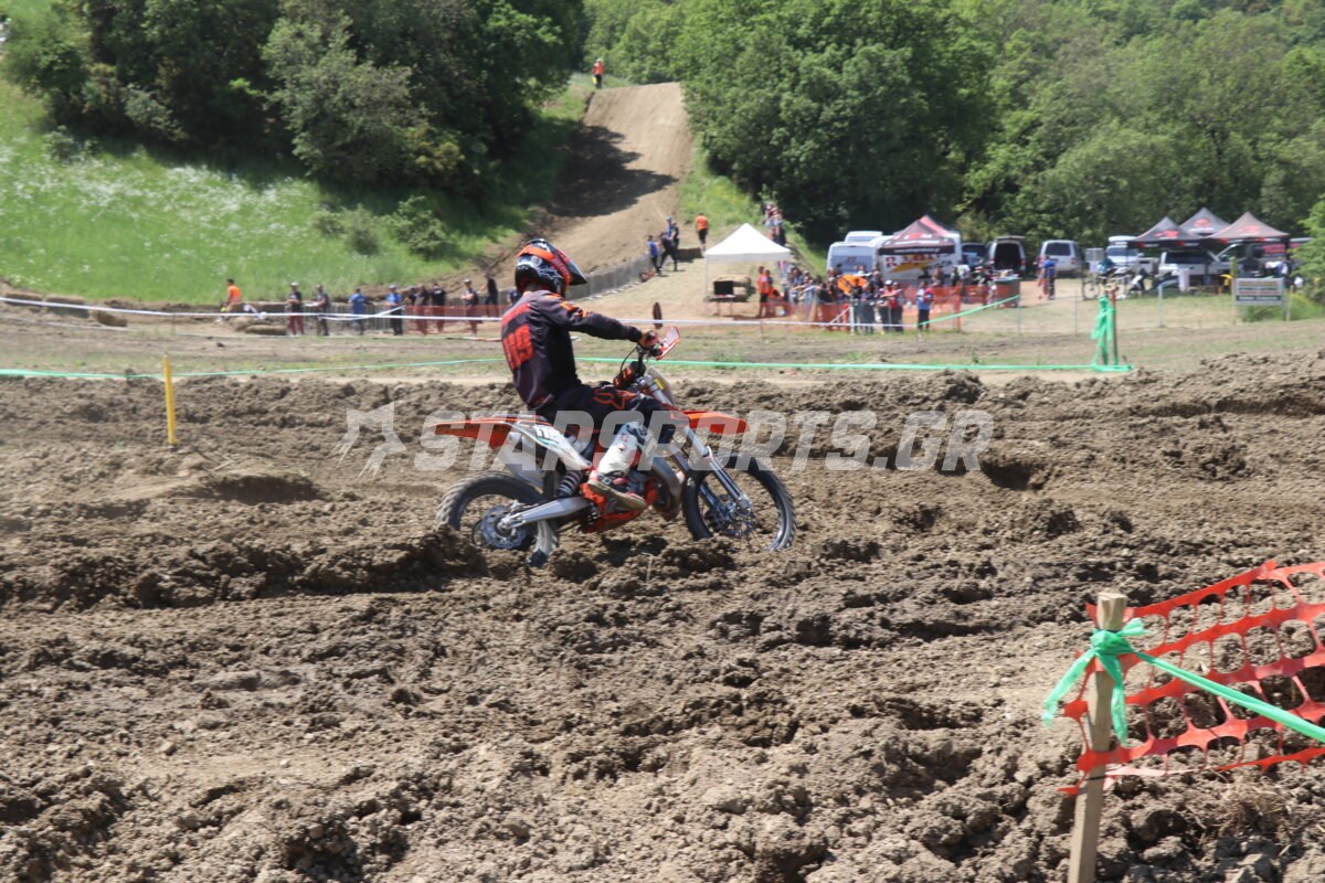 Motocross στη Σπερχειάδα: Γεμάτες ράμπες, δυνατές μάχες, πολλοί θεατές ...