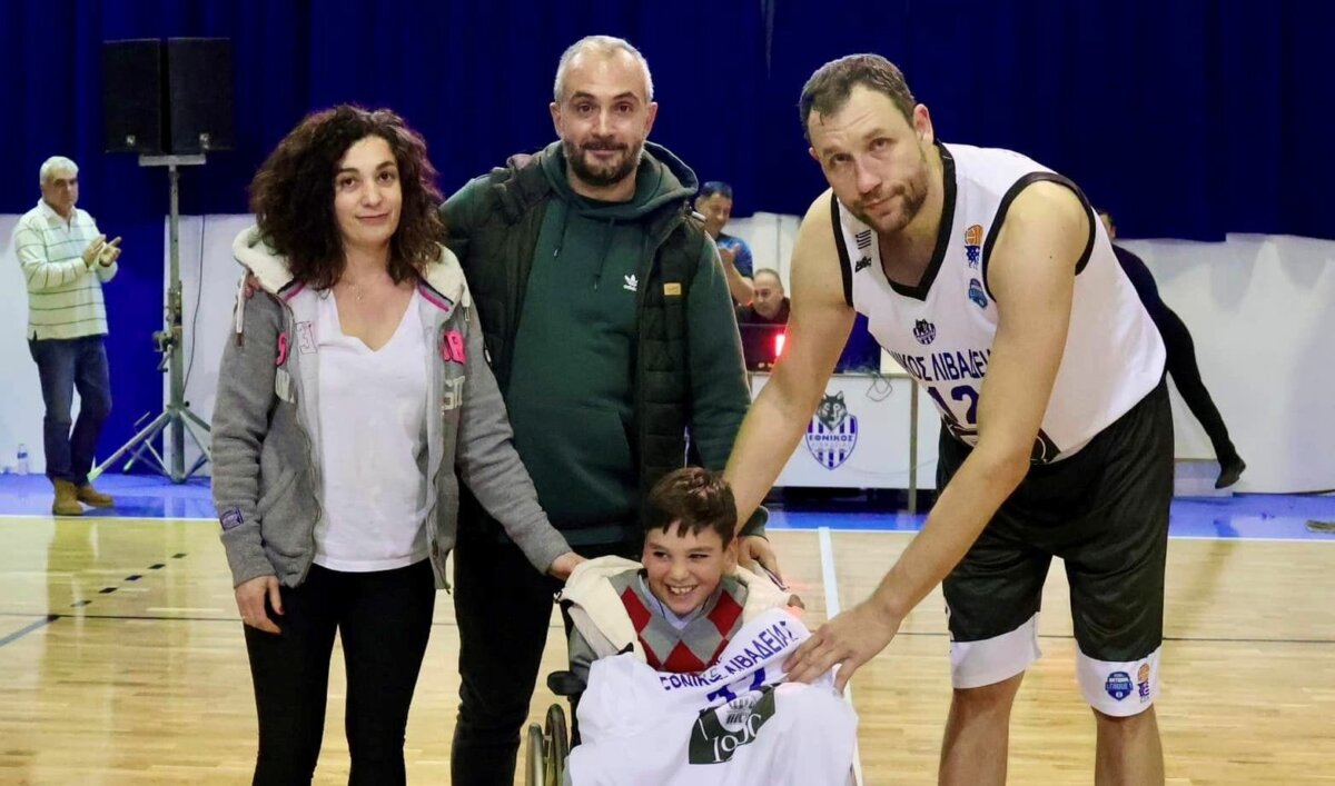 Εθνικός Λιβαδειάς: Ο μικρός Λουκάς τους "έκλεψε" την καρδιά ...